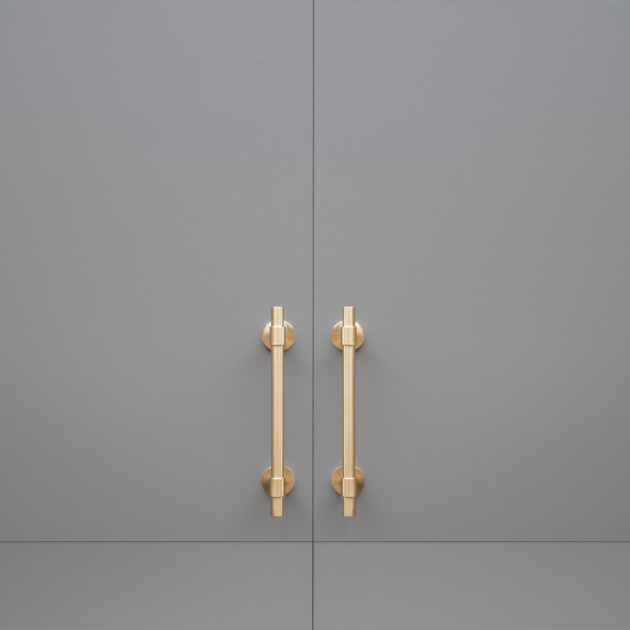 Handtag Uniform - 128mm - Borstad obehandlad mässing | Beslag Design